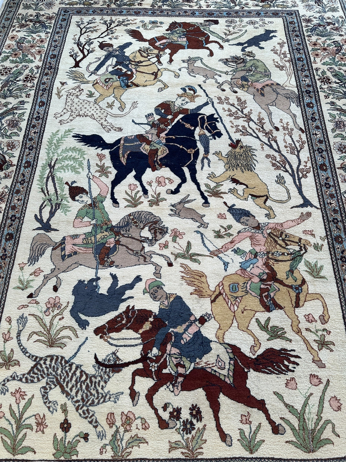 Hand-Knotted Lahore Hunting Scene Wool Rug – 8’ x 11’3” – Vintage 1950s ...