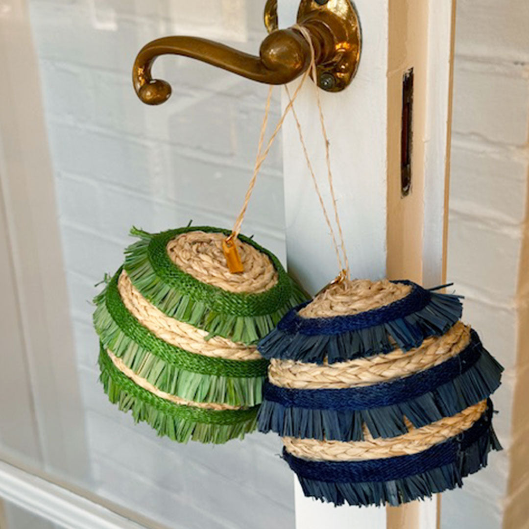 Ruffle straw balls, set of four, blue | SmithHönig